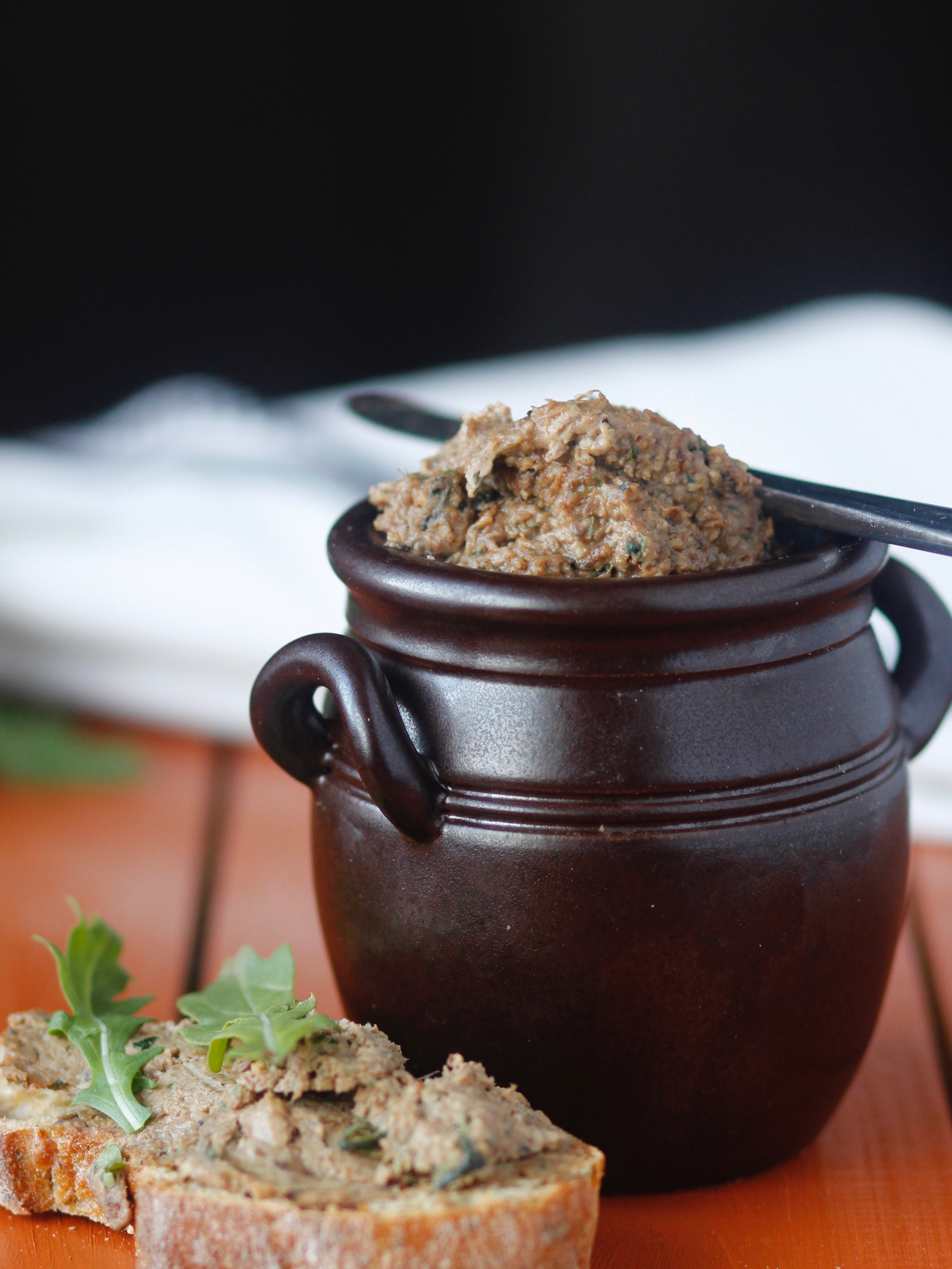 Kæfa fyrir grænmetisætur – Konan sem kyndir ofninn sinn